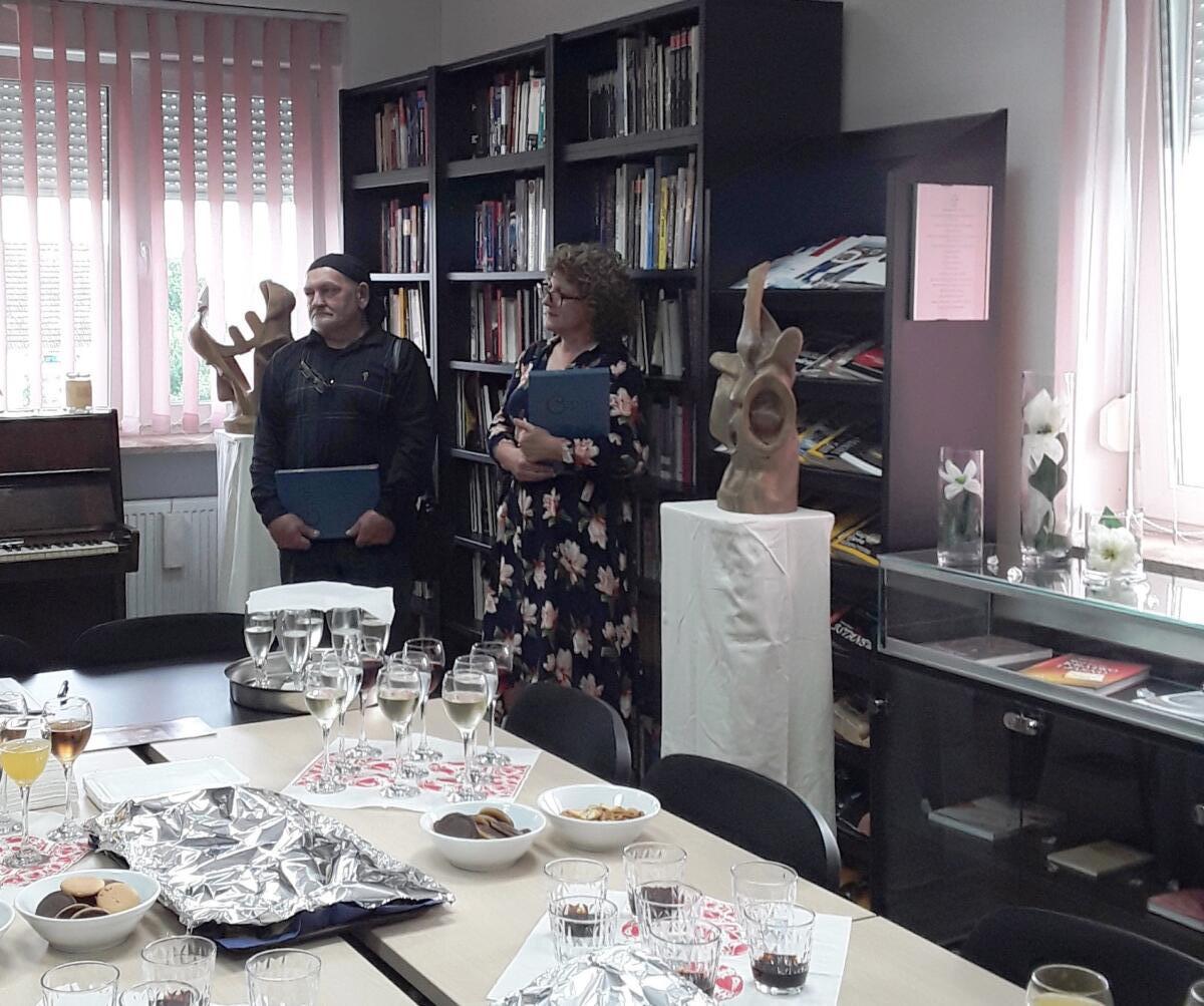 OTVORENA “LIKOVNA LIRIKA” IZLOŽBA SLIKA, SKULPTURA I RELJEFA - Centar ...